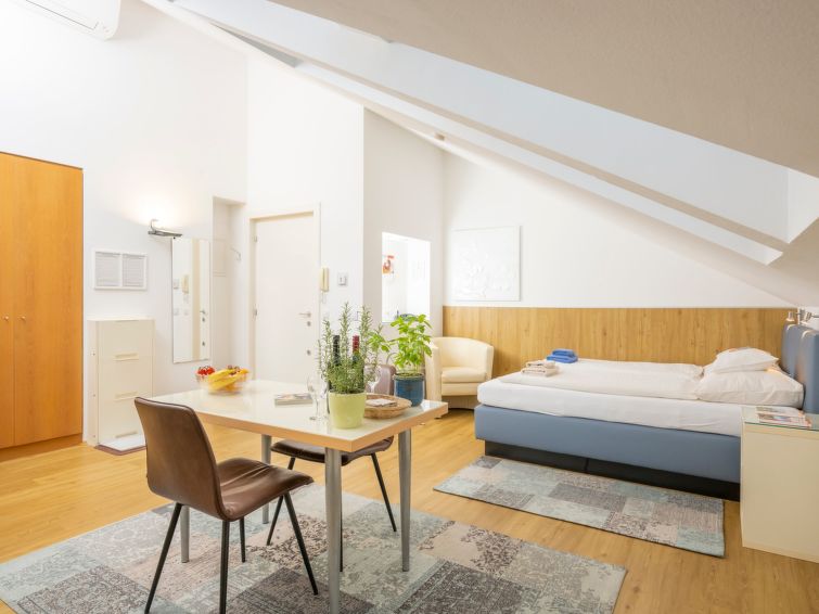 <B>helles Ferienstudio Im Dachgeschoss Für Pärchenurlaub - Vienna