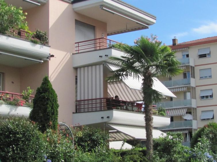 2 Zimmer Gartenwohnung Mit Pool - Cademario