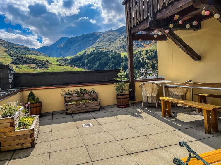 Mit Panoramablick In Die Bergwelt - Savognin