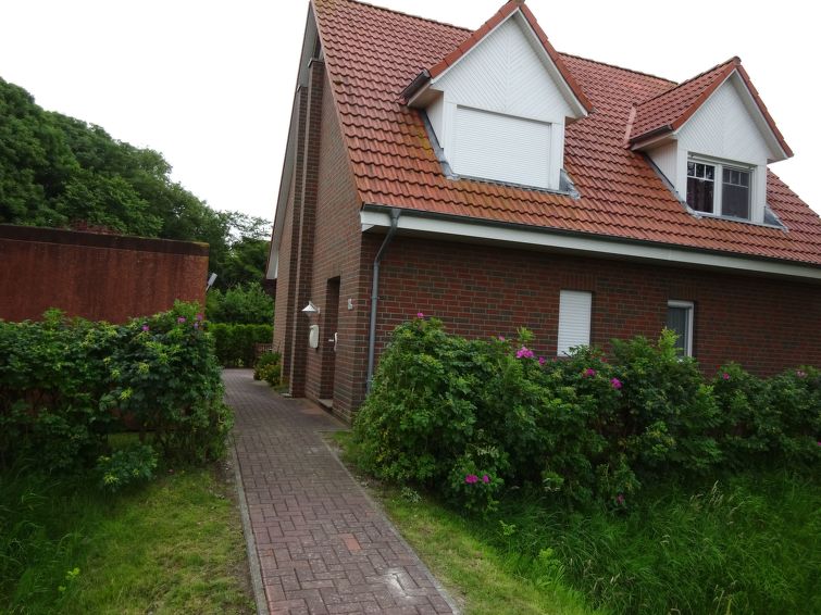 Komfortable Doppelhaushälfte Und Großem Garten - Dornum