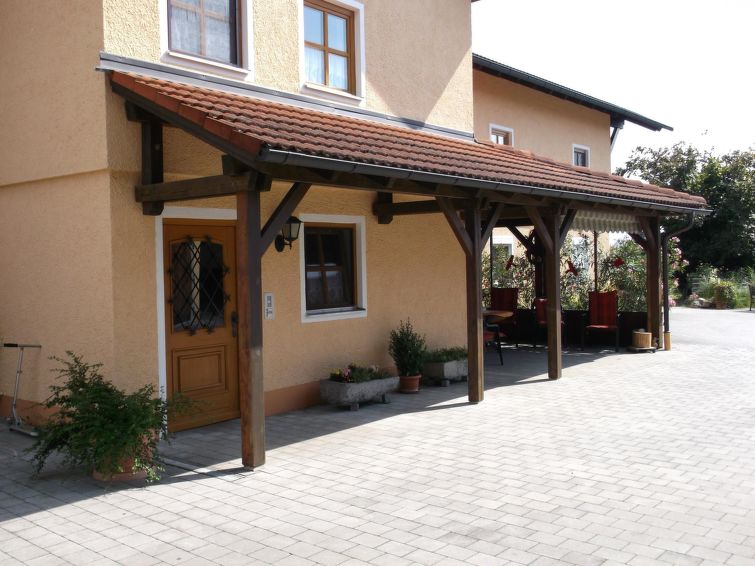 Appartementhaus Mit Balkon Und Gemeinschaftsgart - Pöcking