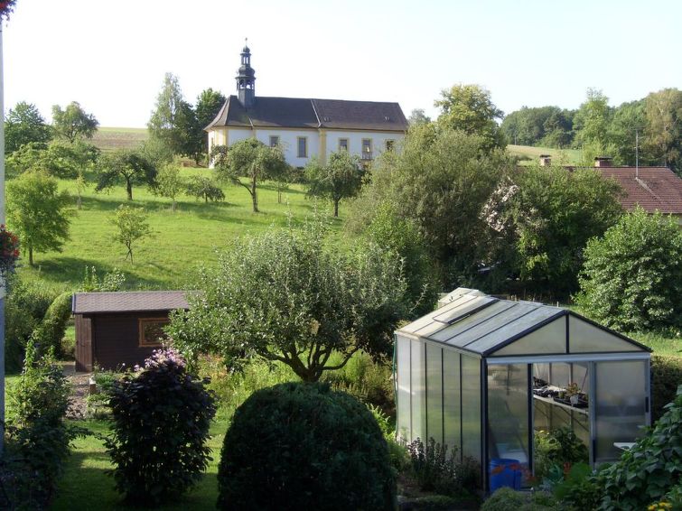 Mit Blick Zur Wallfahrtskirche - Ebensfeld
