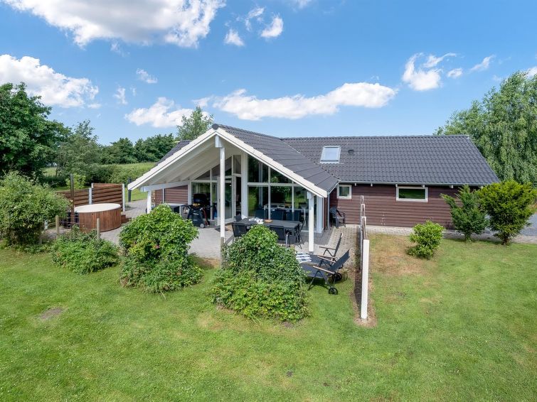 "Mika" - 800m From The Sea - Ostsee