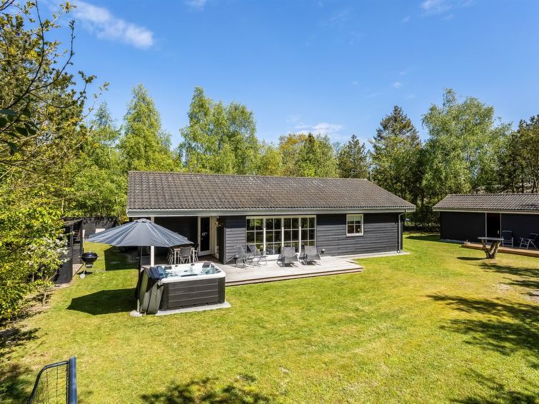 "Marlena" - 1.1km From The Sea - Ostsee