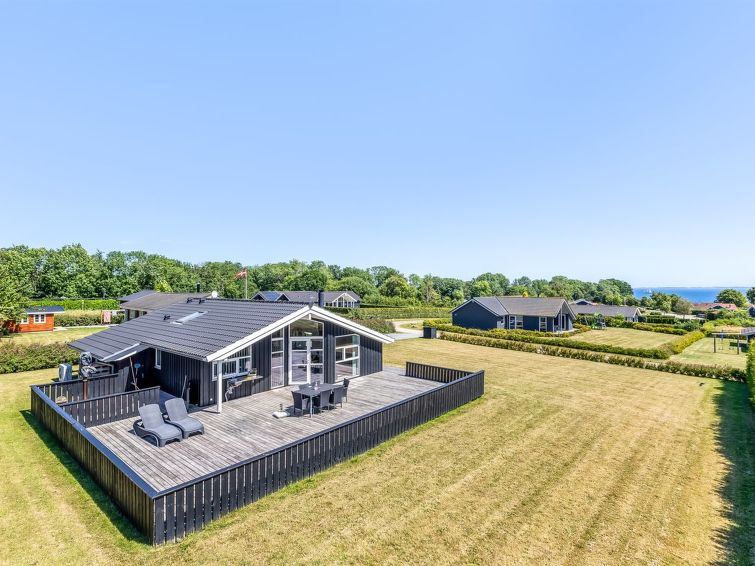 "Ariadne" - 400m From The Sea - Ostsee