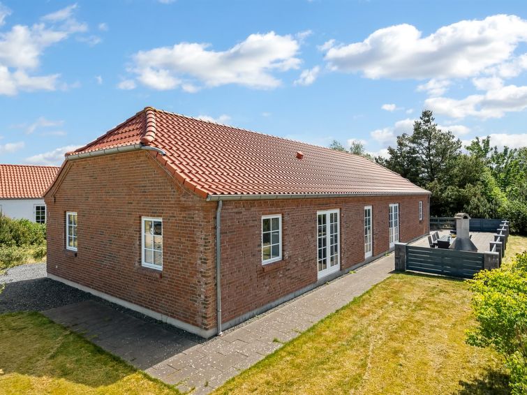 "Merit" - 3.2km From The Sea - Blåvand