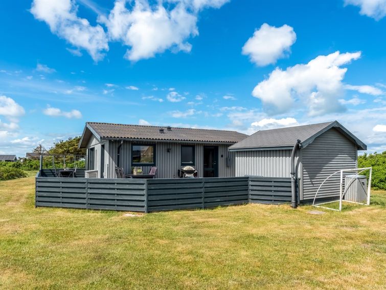 "Iiris" - 200m From The Sea - Hirtshals