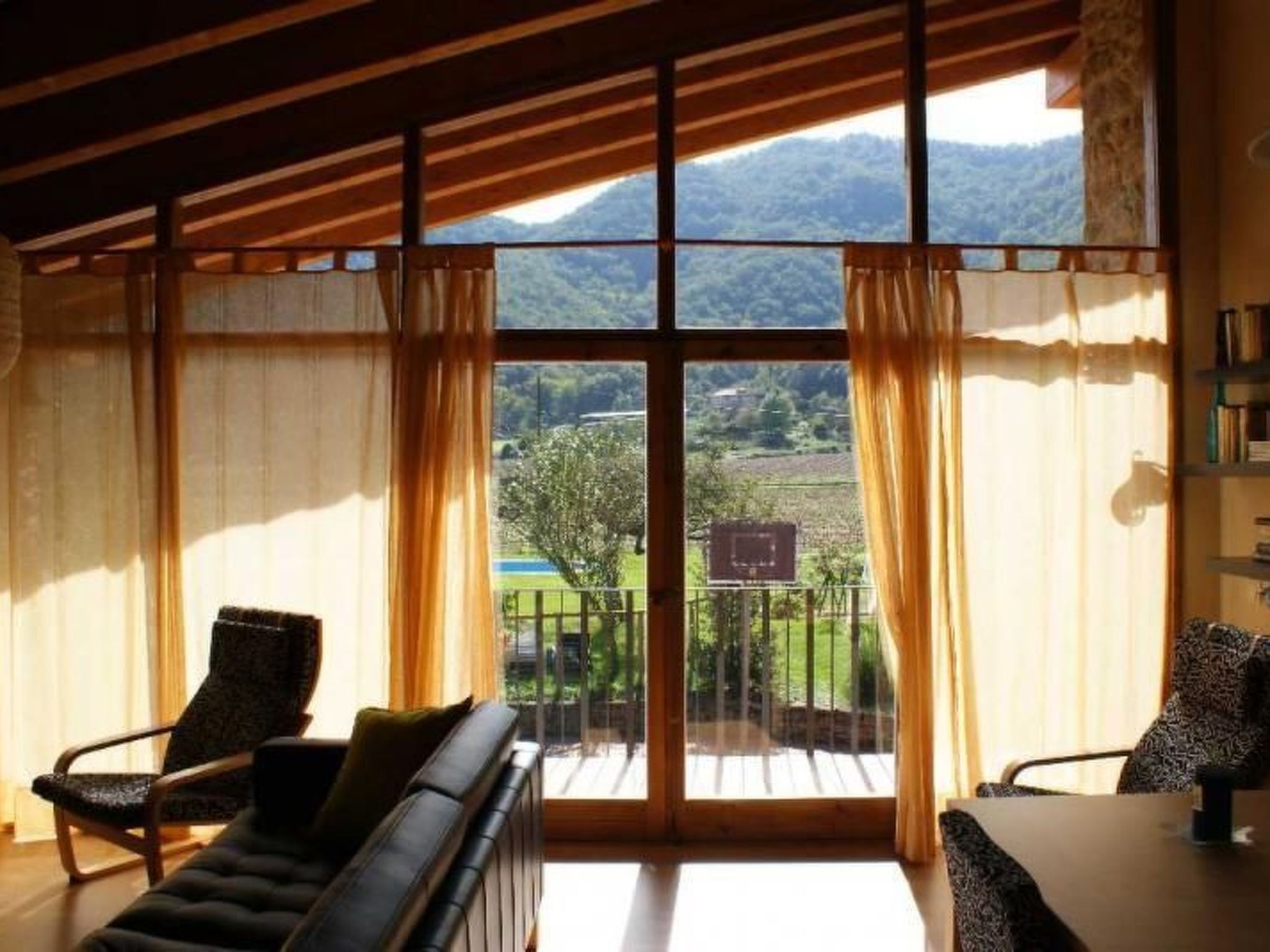 Wohnung El Graner Mit Großer Fensterfront - Olot