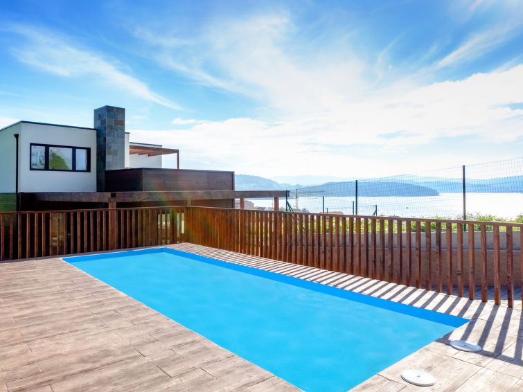In Outes Mit Sonniger Terrasse Und Meerblick - Noia