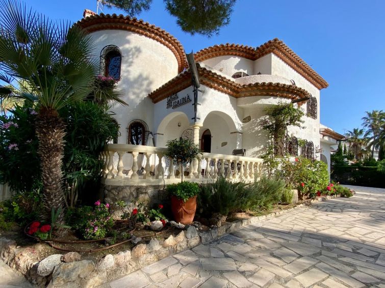 Villa Mit Einem Nebengebäude Auf Weitläufigem Garten In Strandnähe - Miami Playa