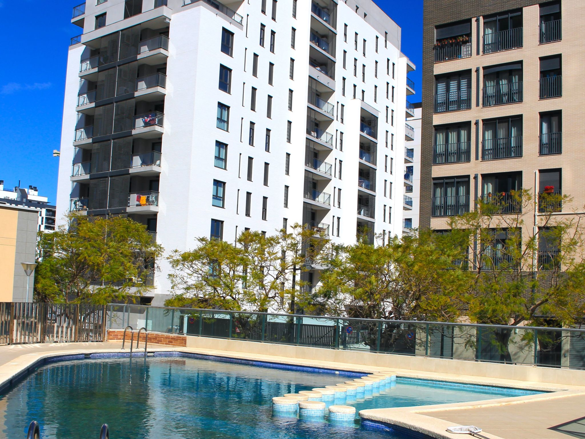 Luxuriöse Wohnung Mit 1 Schlafzimmer, Balkon Und Pool - Valencia