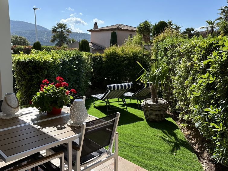Les Pins Bleus App.02 - Sainte-Maxime