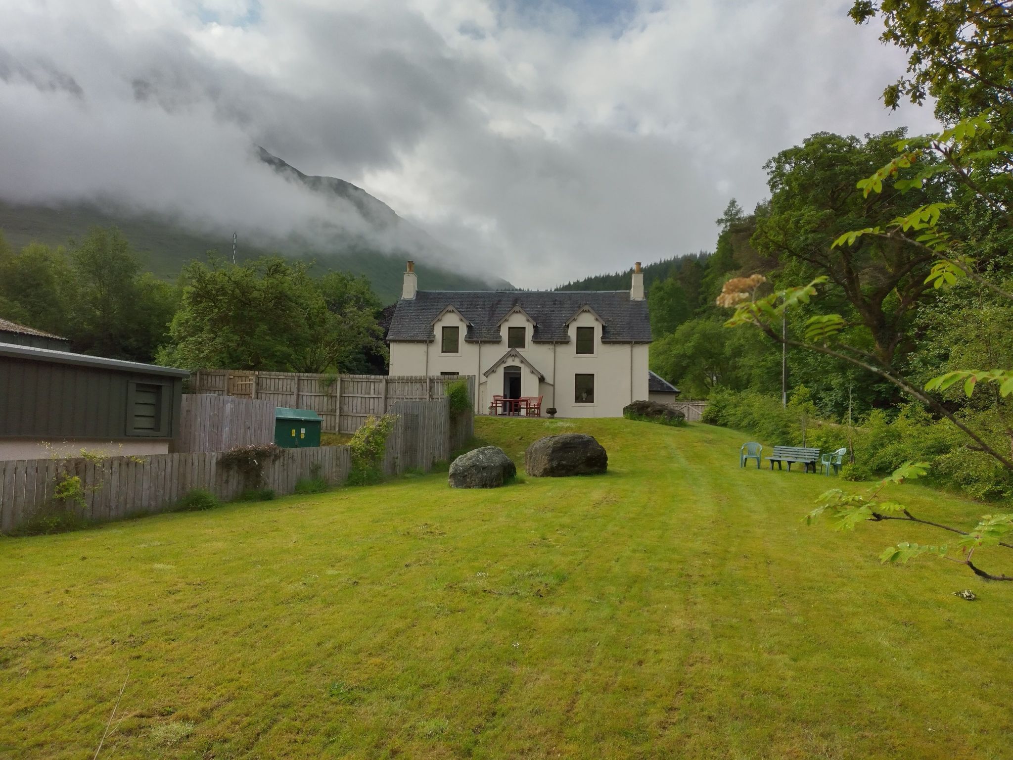 Benmore Farm House In Stirling Mit Bergblick - Loch Lomond