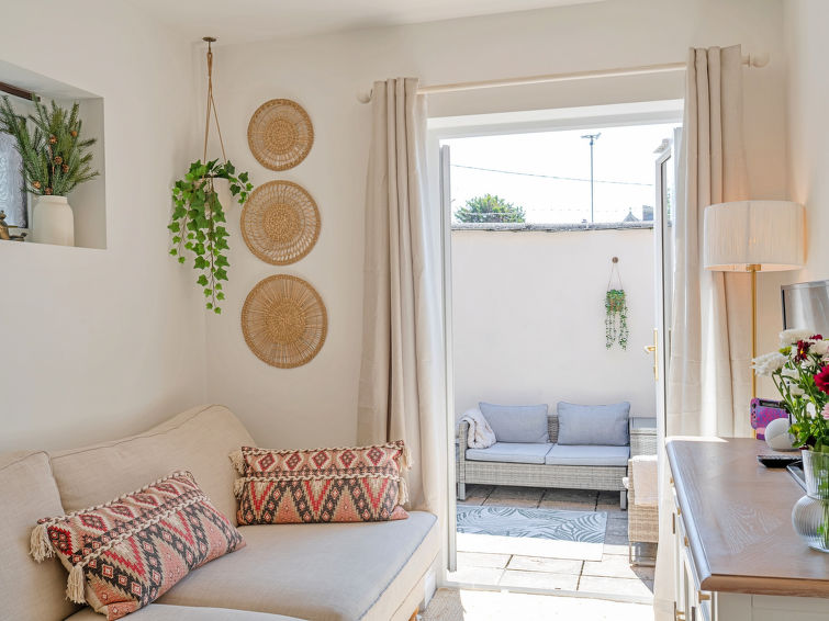 Strand Mews - Stratton