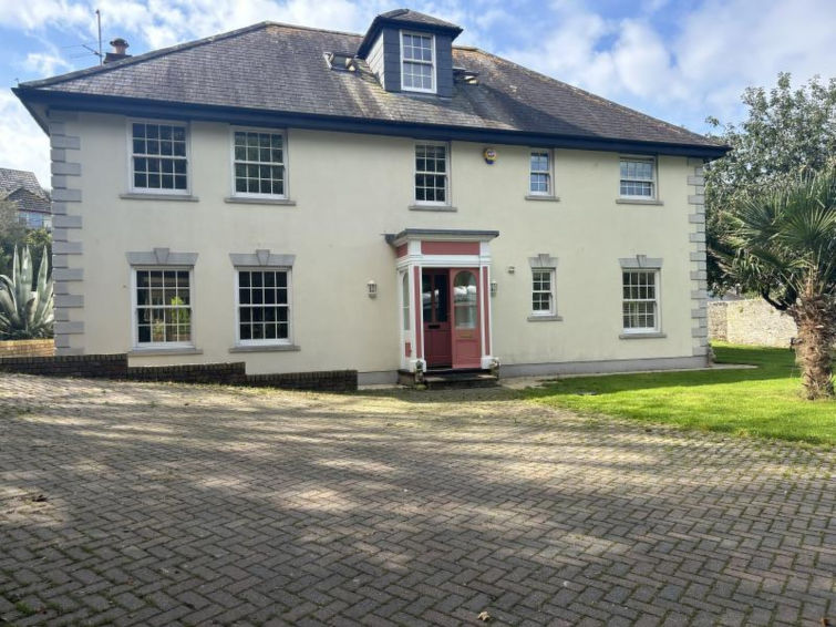 Nicely Tucked Away Cottage - Plymouth