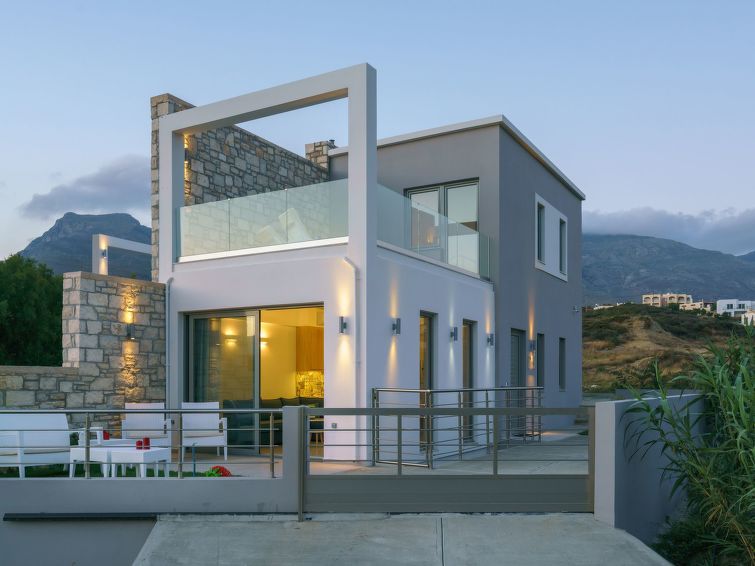 Beachfront Villa 30m Zu Den Annehmlichkeiten Und Bbq Bereich - Plakias