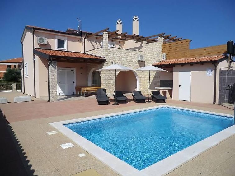 Mit Pool, Terrasse Und Parkplatz - Kroatië