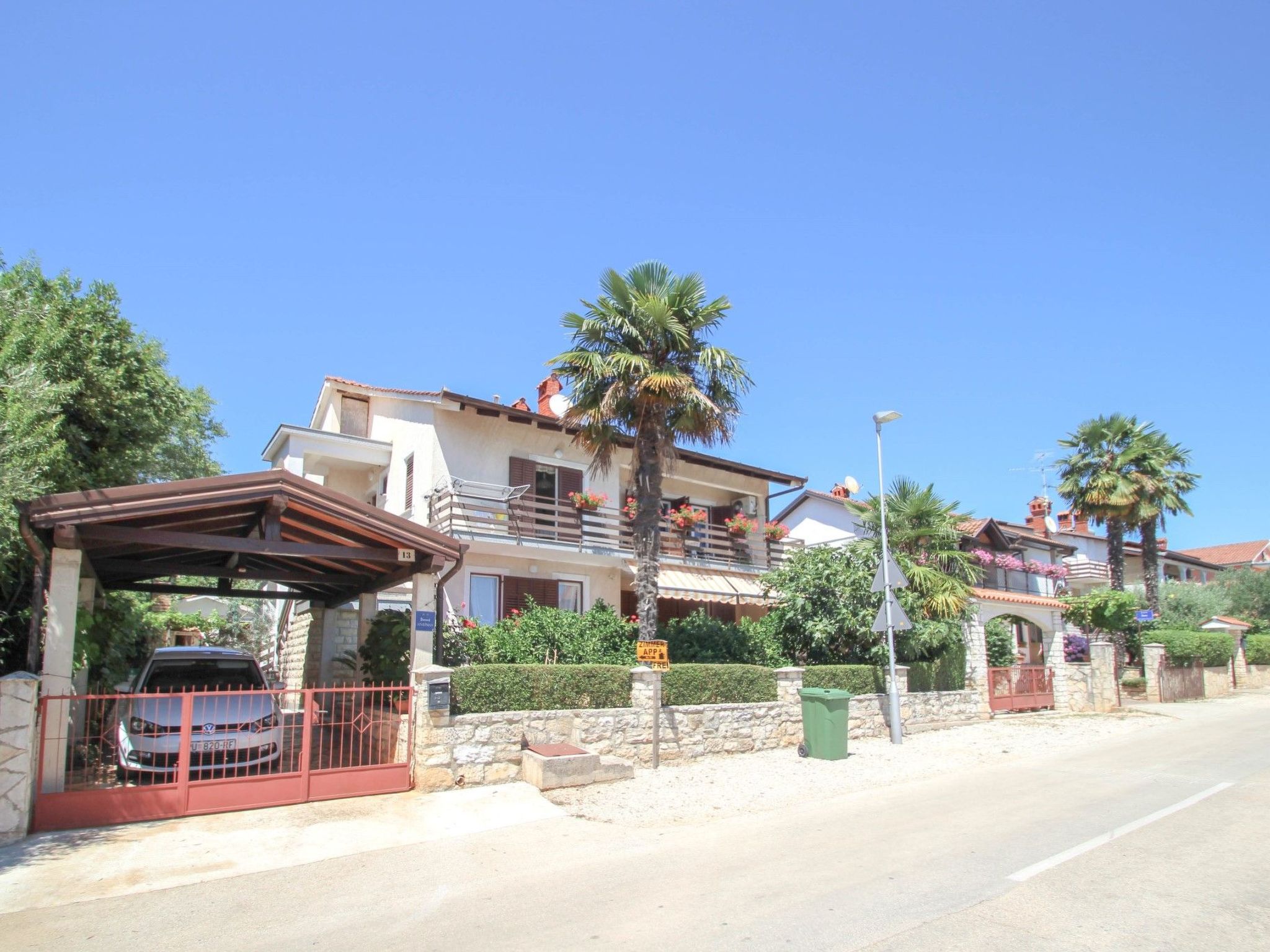 Vinka In Strandnähe - Novigrad