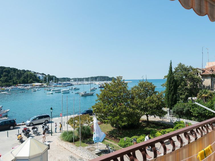 Helle Und Luftige Ferienwohnung In Erster Reihe Zum Meer, Mit Einem Privaten Ba - Rovinj