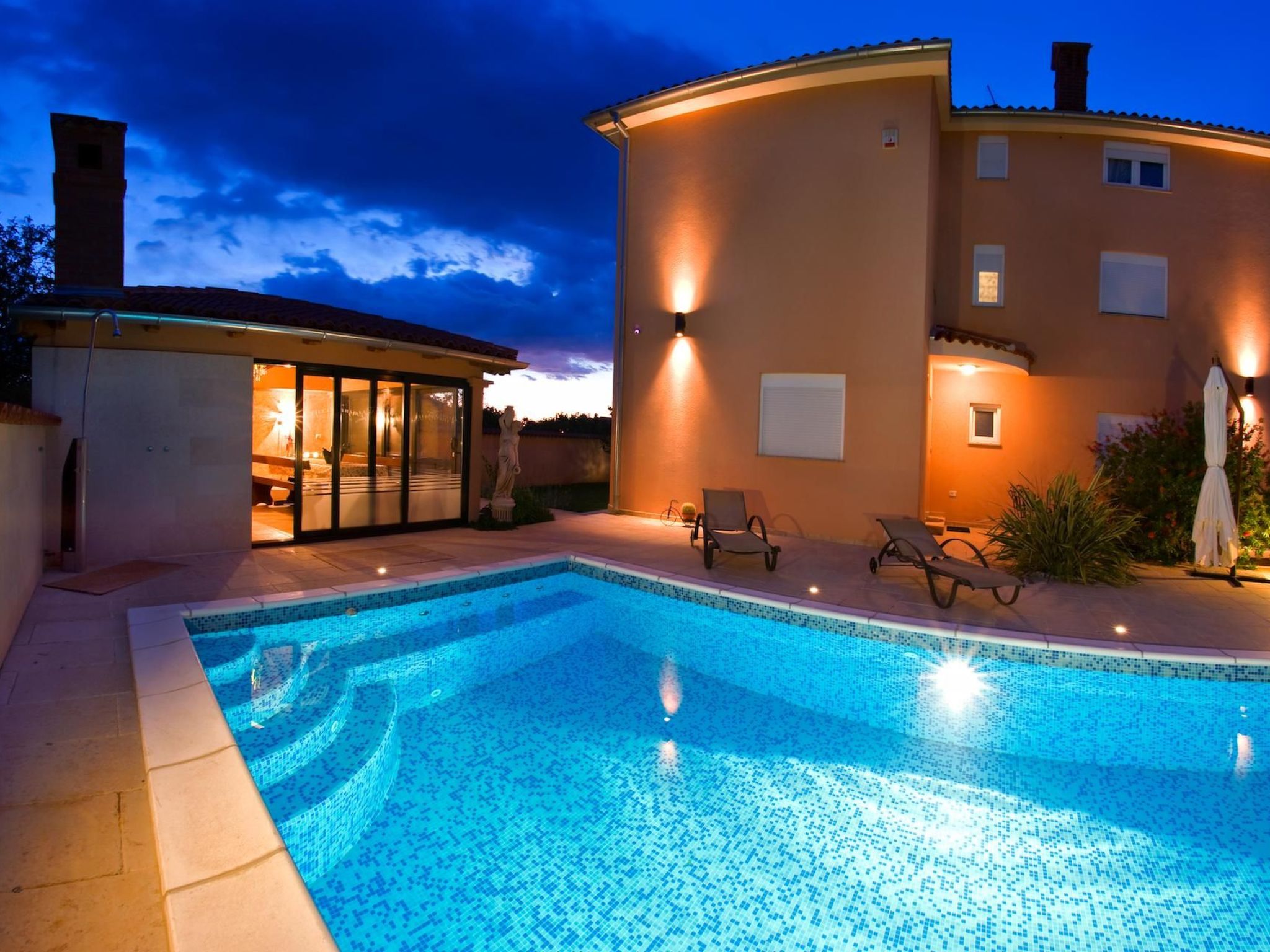 Geräumige Ferienwohnung Für Vier Personen Mit Balkon Und Meerblick - Pula