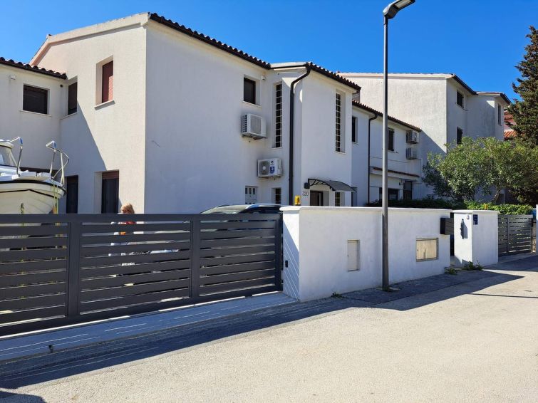 Wohnung In Pomer Mit Kleinem Garten - Banjole