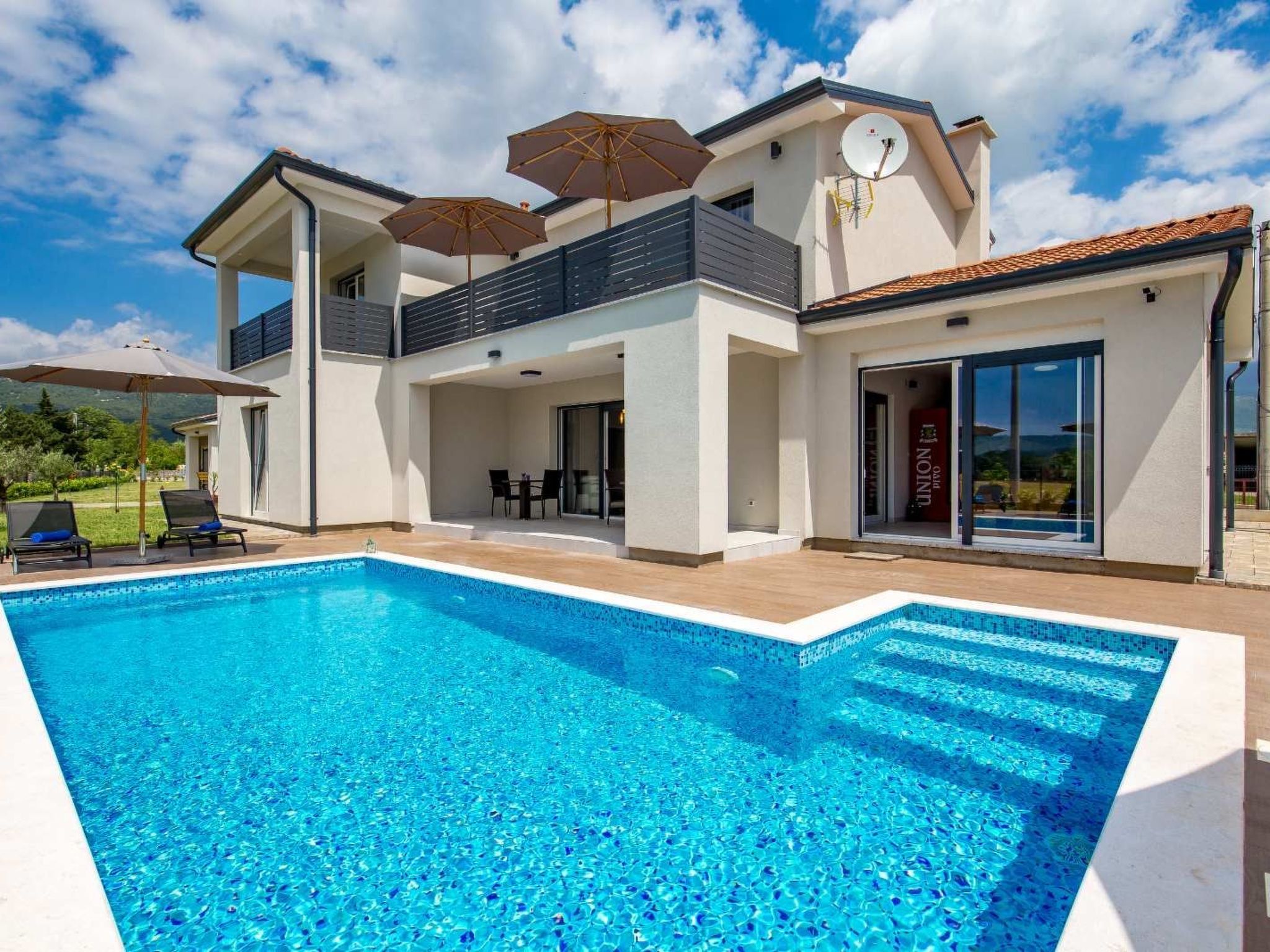 Schönes Haus Für 8 Personen Mit Großem Schwimmbad - Rijeka