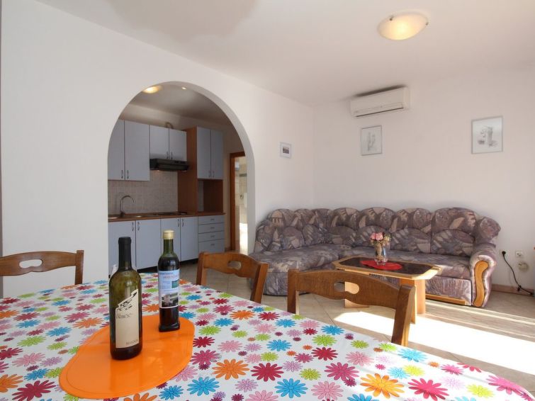 In Baška Mit Eigenem Balkon - Baška
