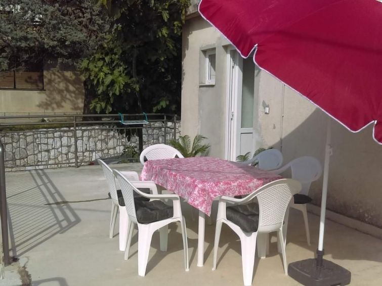 Gemütliches Appartement In Crikvenica Mit Terrasse Und Stadtblick Und Nah Am St - Crikvenica