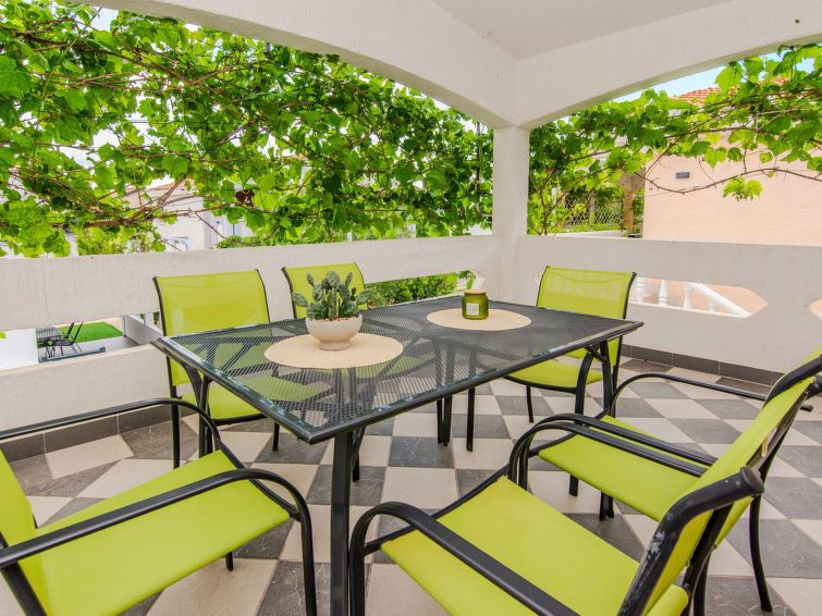 Apartment Pisacic - Vir