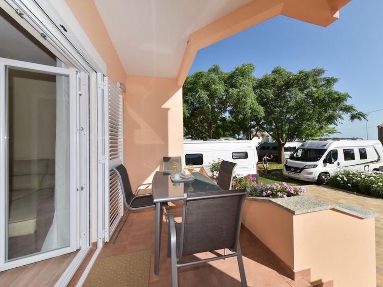 Apartment Medanic 1 - Nin