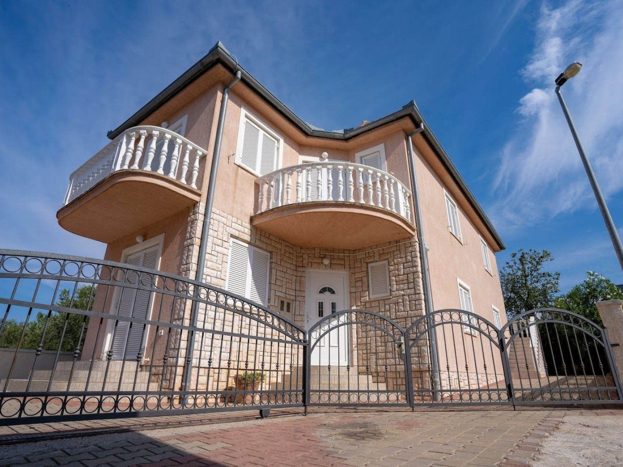 Angenehmes Apartment In Sveti Filip I Jakov Mit Privatem Parkplatz - Biograd na Moru