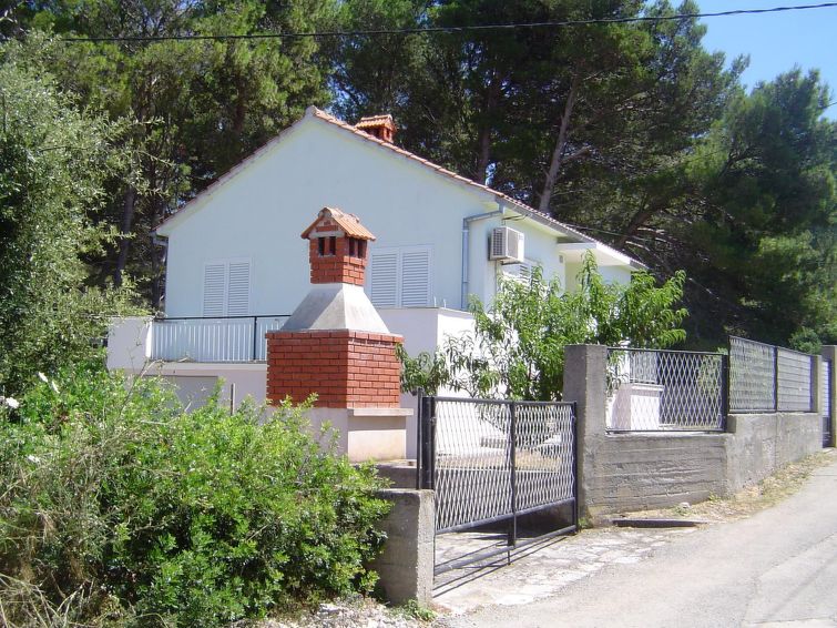 Haus In Ugljan Mit Terrasse, Garten Und Barbecue - Dugi otok