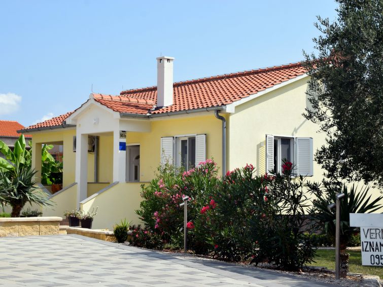 Modernes Ferienhaus In Dobropoljana Mit Terrasse, Garten Und Grill - Dugi otok