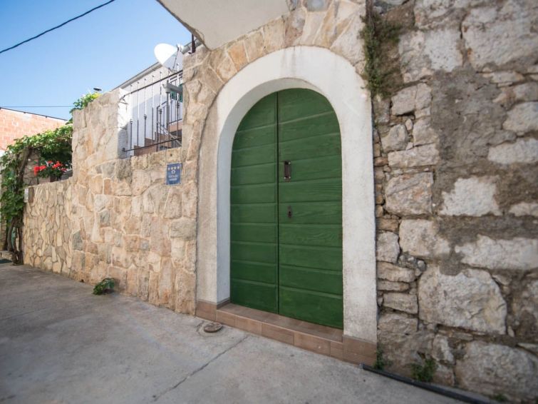 "Hanna" Mit Blick Auf Das Wasser - Tisno