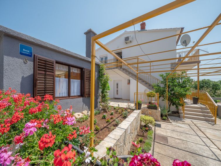 Große Ferienwohnung In Vodice Mit Eigenem Balkon - Vodice