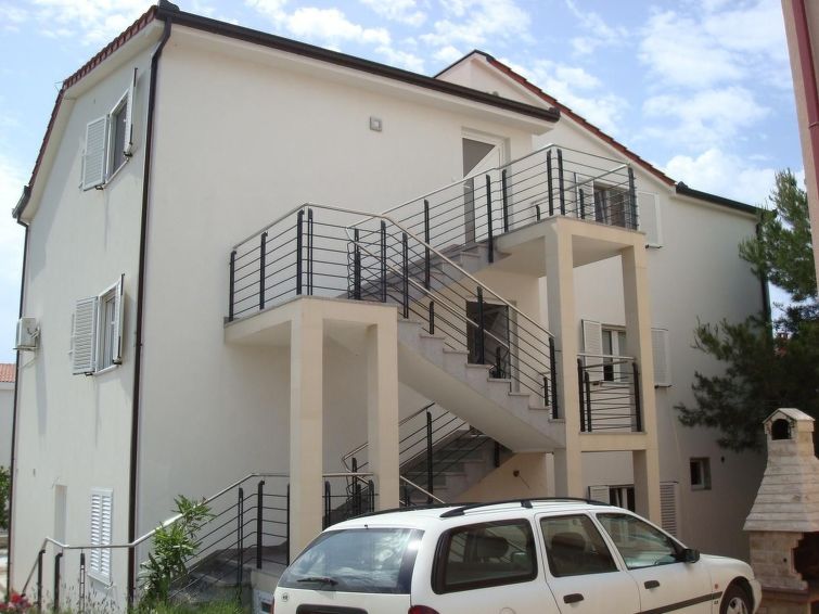 Appartement In Zečevo Rogozničko Mit Großem Balkon - Primošten