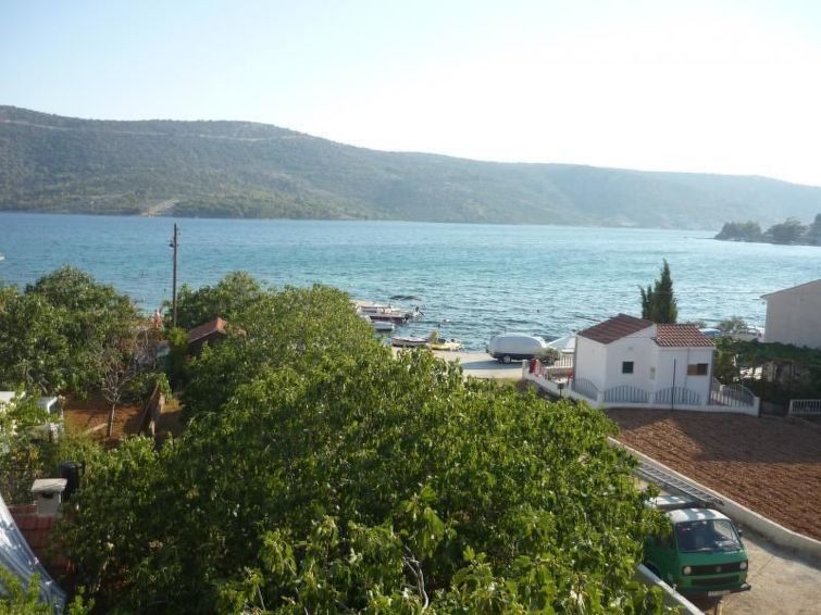 In Poljica-marina - Okrug Gornji