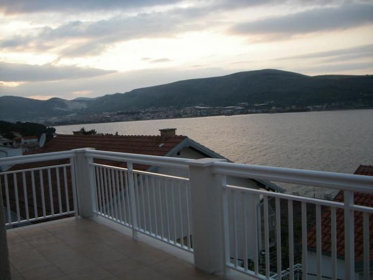 Im 2. Stock Mit Balkon Und Meerblick - Trogir