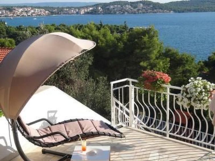 Trogir Yellow House A1 - Okrug Gornji