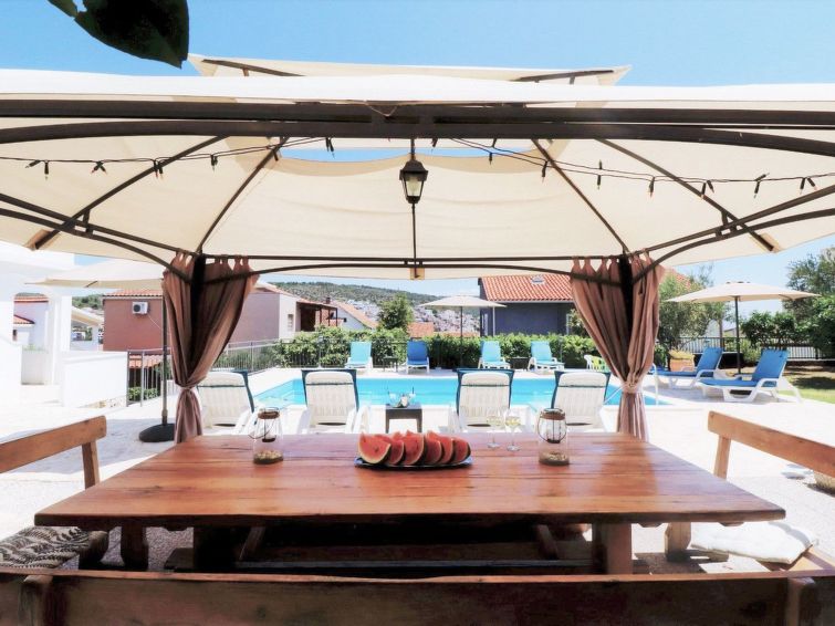 In Okrug Gornji Mit Schönem Pool Und Meerblick - Trogir