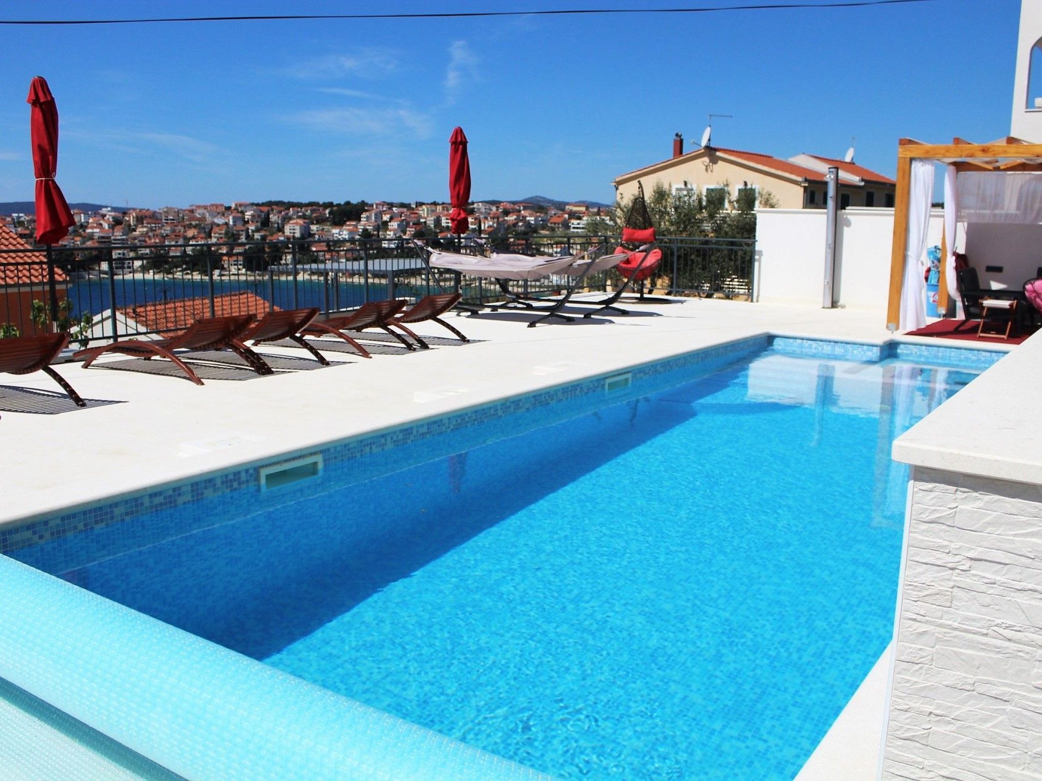 Beheiztes Schwimmbad, Familienappartement Mit Meerblick - Trogir