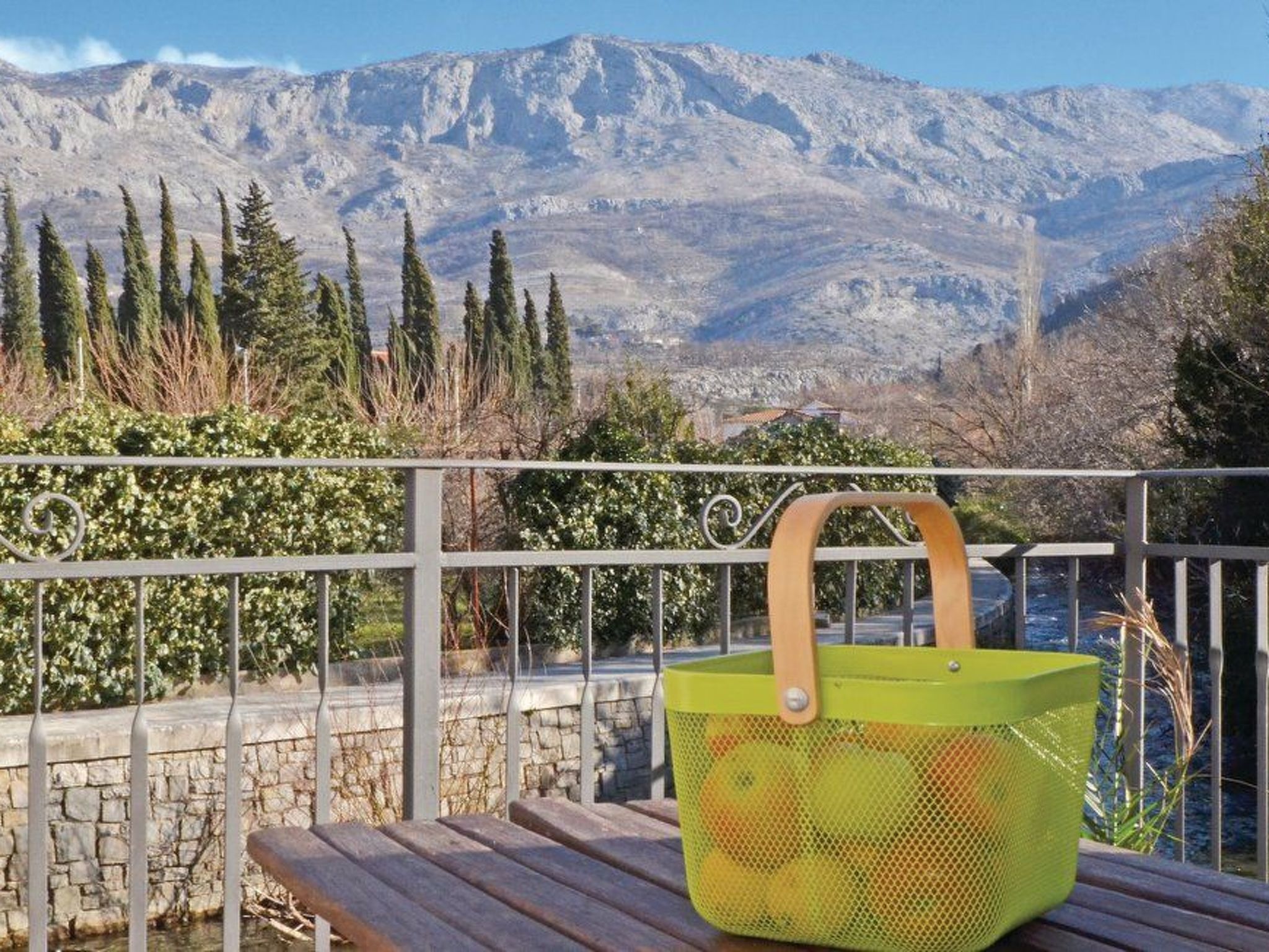 ŽRnovnica, Entspannung Am Flussufer - Podstrana