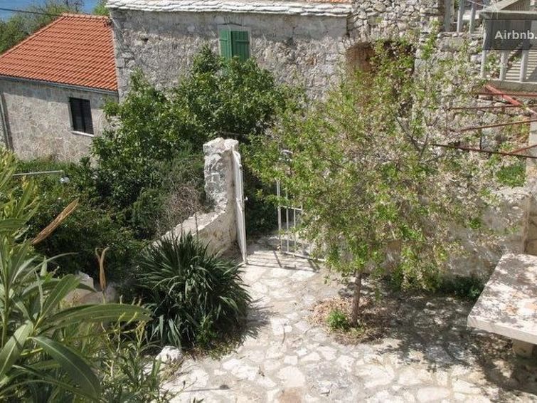 Wohnung In Zavala Mit Schönem Garten - Jelsa