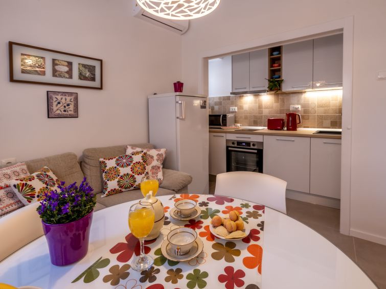 Apartment Mit Kleiner Terrasse - Makarska
