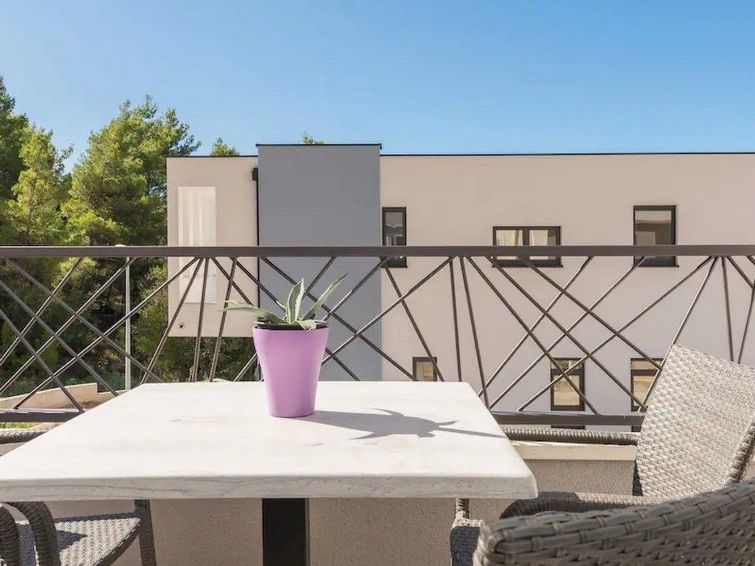 Villa Barisimo - Ferienwohnung 1 Für 4 Personen - Baška Voda