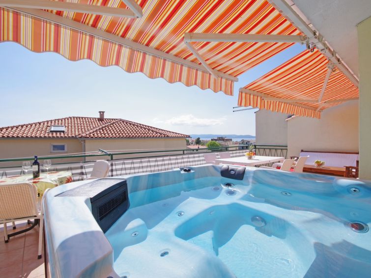 Apartment Mit Drei Schlafzimmern, Whirlpool Und Meerblick - Makarska