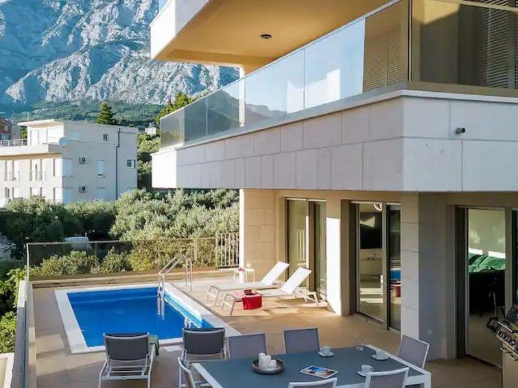 Apartman Delux With Private Pool - Tučepi