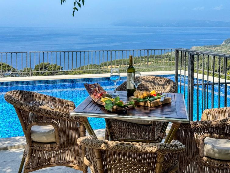 Charmantes Steinhaus Mit Pool Und Meerblick - Tučepi
