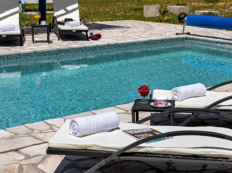 Modernes Ferienhaus In Zaostrog Mit Beheiztem Pool - Podaca