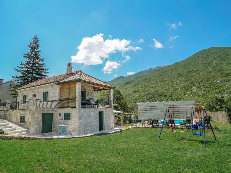 In Zagvozd Mit Privatem Pool - Brela